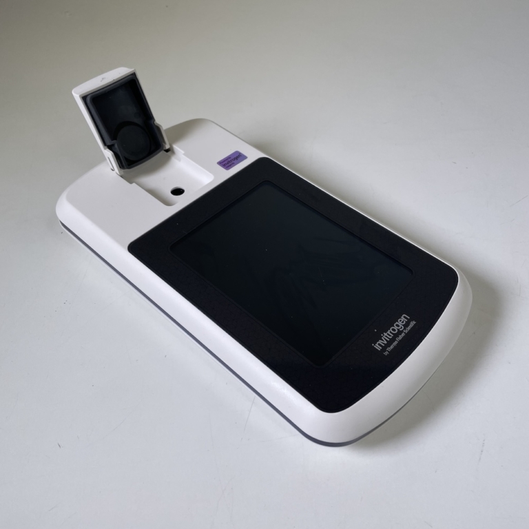 Qubit 4 Fluorometer Invitrogen Thermo Fisher Scientific Life ...