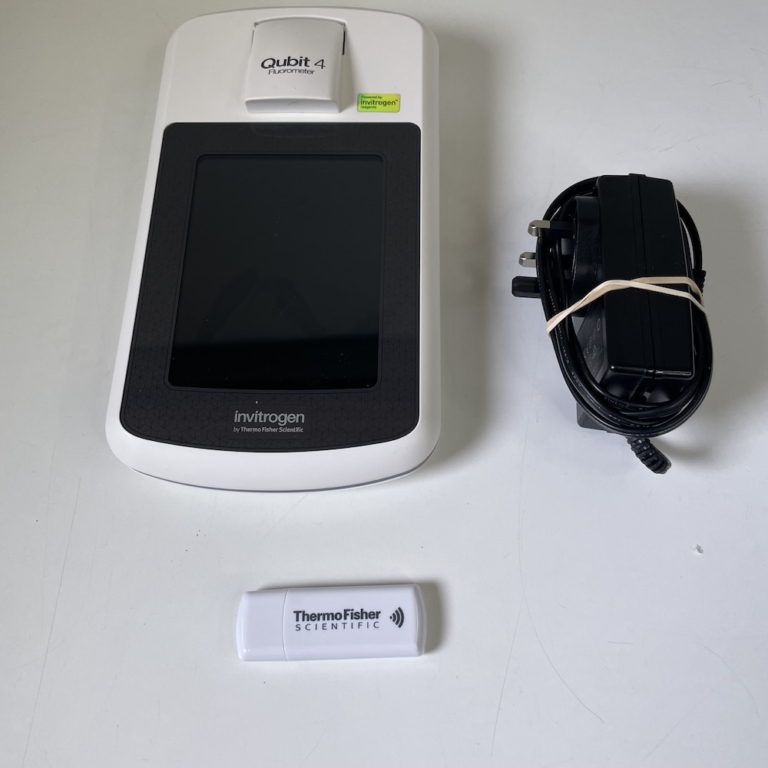 Qubit 4 Fluorometer Invitrogen Thermo Fisher Scientific Life ...